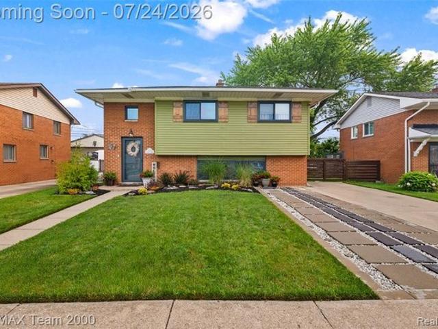 14108 Stoeflet St, Gibraltar, MI 48173