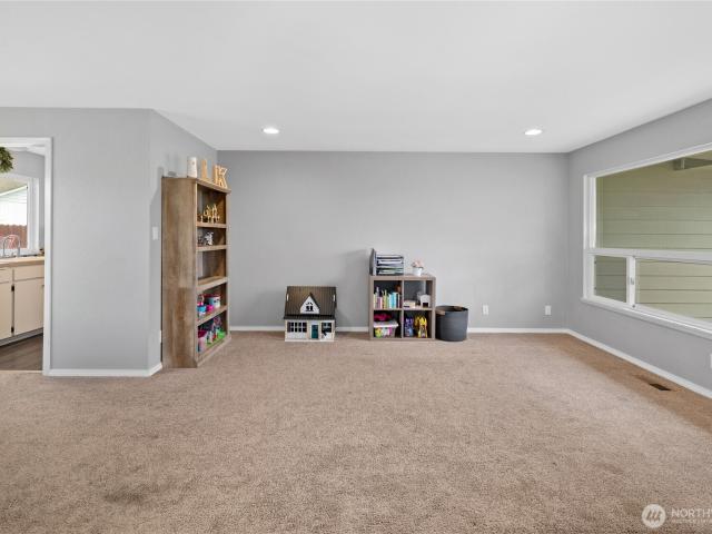 1410 N Cora Street