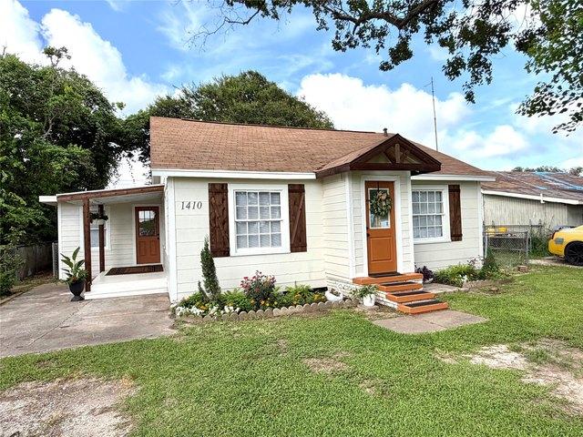 1410 N Gulf Blvd, Freeport, TX 77541