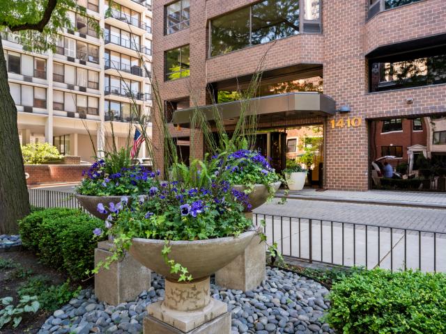 1410 N State Parkway # 27B