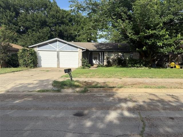 1410 Oakbrook St, Lancaster, TX 75134