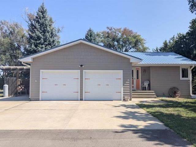 1410 Bluff Dr, Springfield, SD 57062