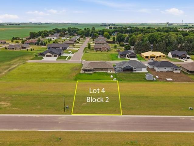 1410 Castle St, Larchwood, IA 51241