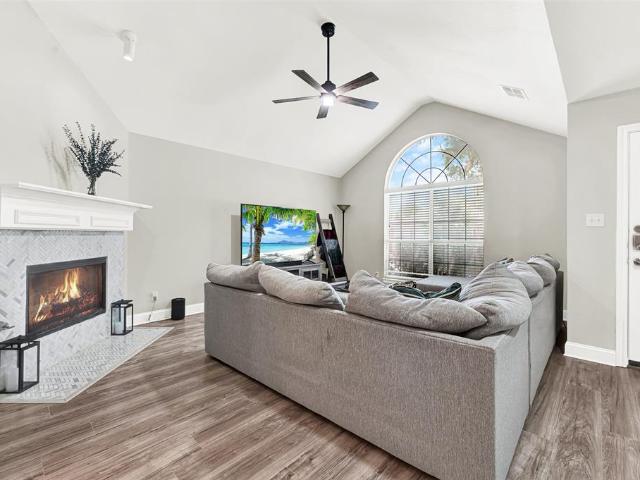 1410 Daffodil Lane