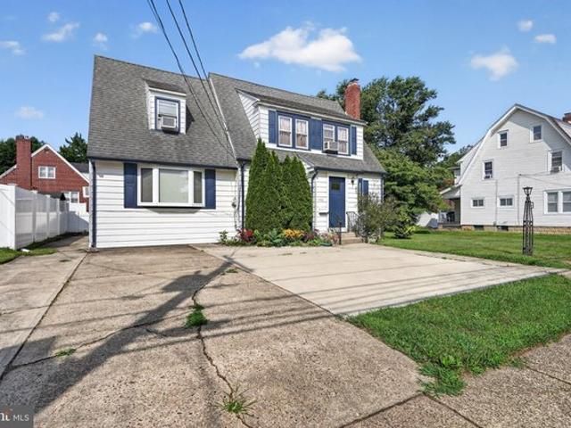 1410 High St, Burlington, NJ 08016