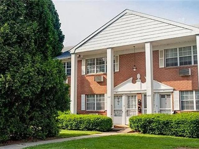 1410 Johnston Dr, Bethlehem, PA 18017
