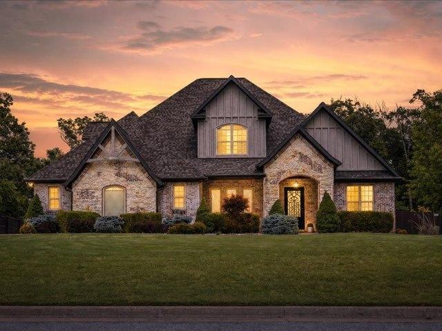 1410 Le Chesnay Dr, Centerton, AR 72719