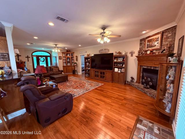 1410 W Lincoln Drive