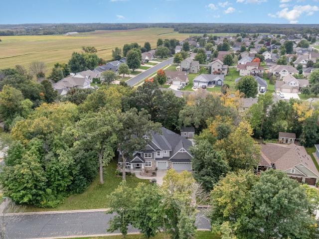 1410 Woodlands Ct SE, New Prague, MN