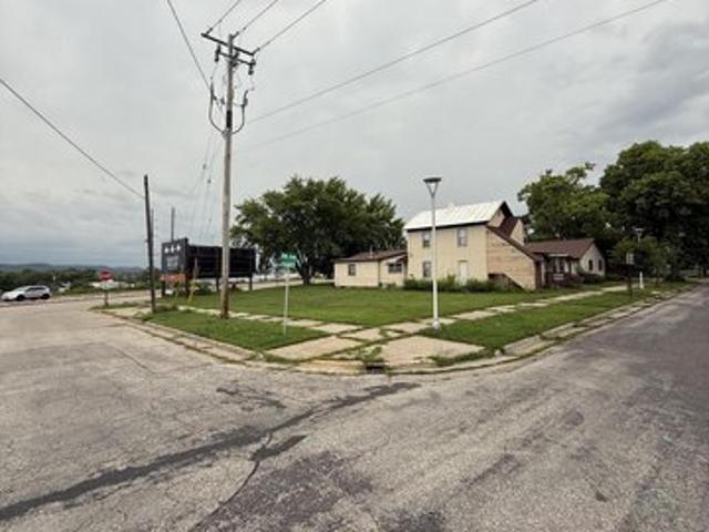 1410 14 th Ave S, La Crosse, WI 54601