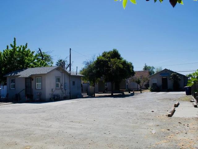 1411 Annadale Ave Unit A C, Sanger, CA 93657