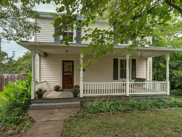 1411 Burgess Ln