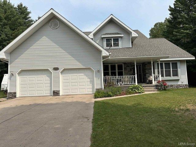 1411 Copper Dr, Hancock, MI 49930