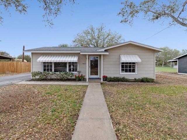 1411 E Corpus Christi St, Beeville, TX 78102