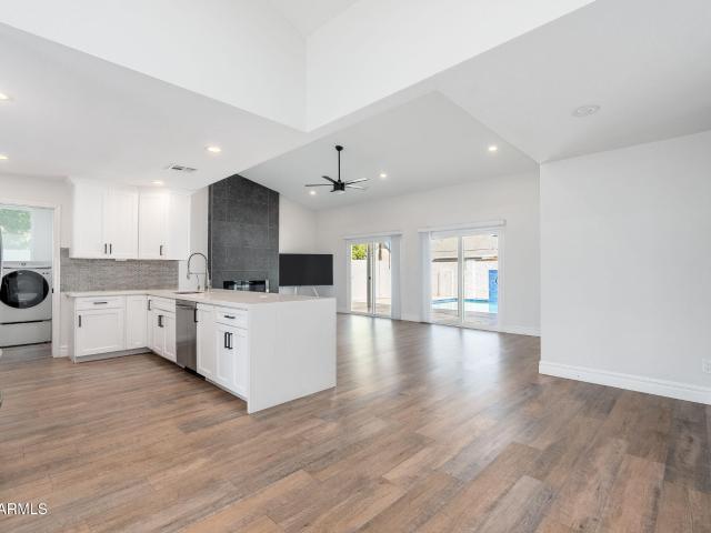 1411 E DAVA Drive