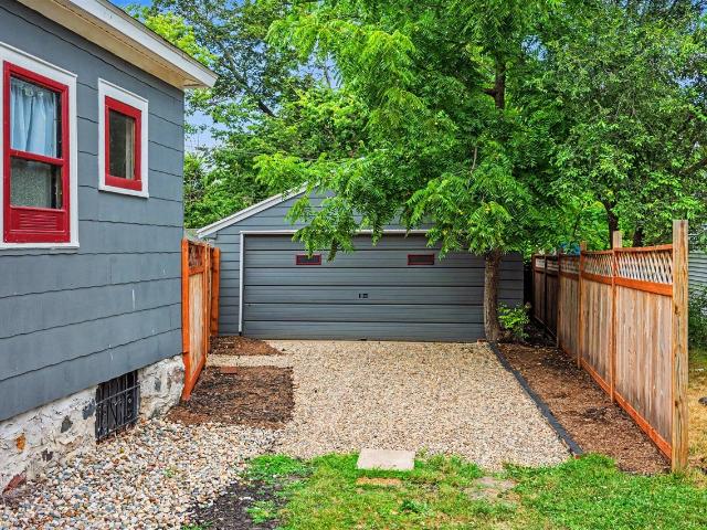 1411 E Stockbridge