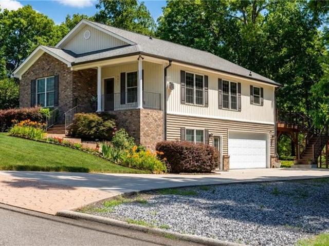 1411 Emerywood Dr, High Point, NC 27262