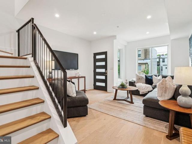 1411 S Napa St, Philadelphia, PA 19146
