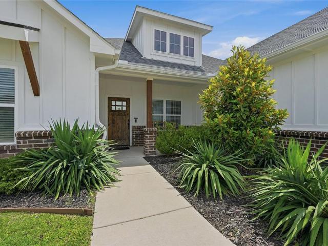1411 Saratoga Drive