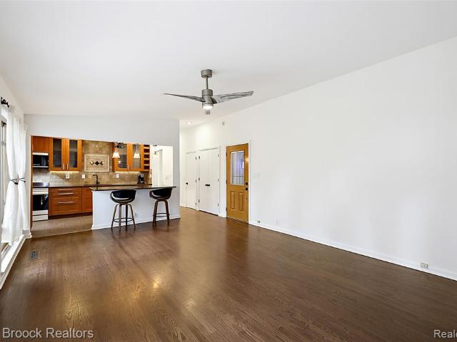 1411 W Farnum Avenue