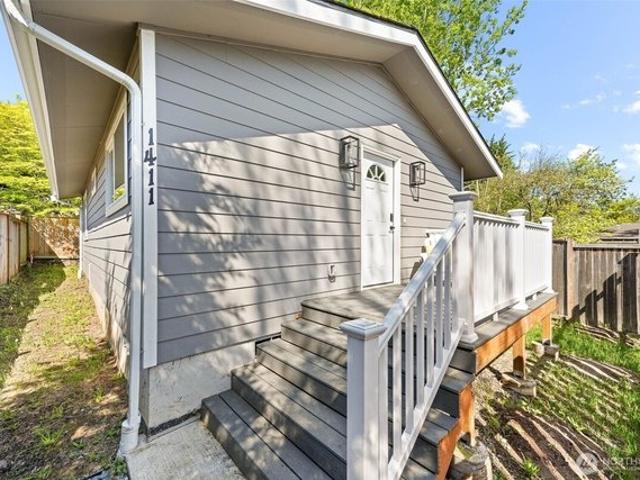 1411 26th Ave, Seattle, WA 98122