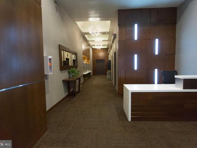 1411 5 Walnut Street # 908