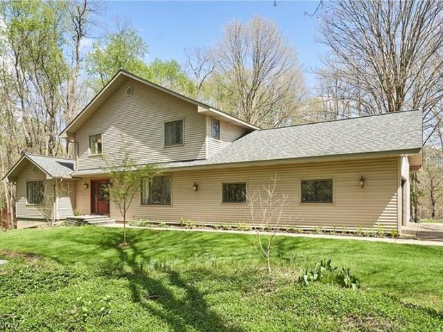 14125 Country River Ln, Newbury, OH 44065