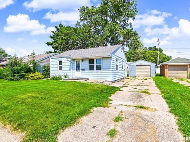 1412 N 11th St, Pekin, IL 61554