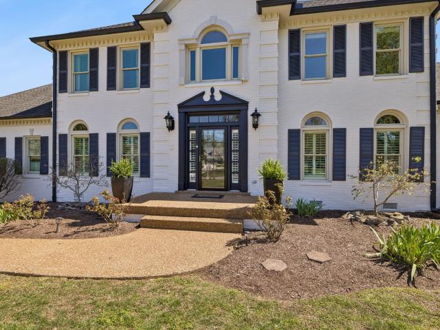 1412 Arrowhead Dr