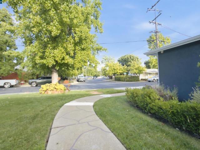 1412 Delaware Dr