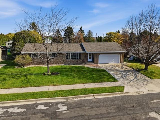 1412 Field Tree Ln, Oostburg, WI 53070