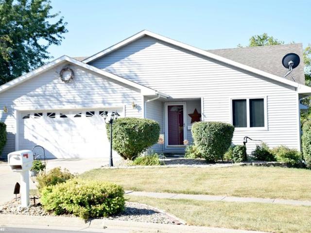 1412 Greenfield Dr, Marshalltown, IA 50158