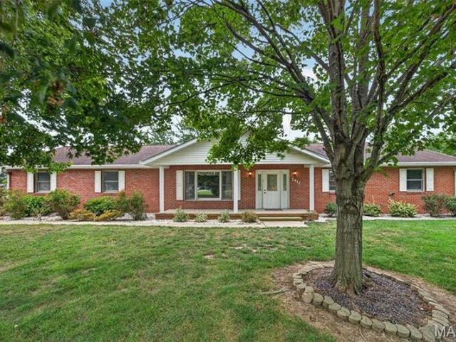 1412 Pinewood Ln, Breese, IL 62230