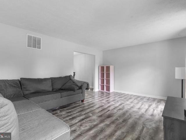 1412 Rollinghouse Drive