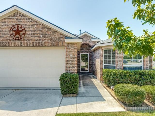 1412 St Johns Dr, Van Alstyne, TX 75495