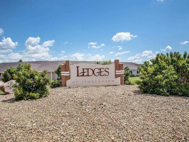 1412 Stone Ln Apt 418, Waverly, IA 50677