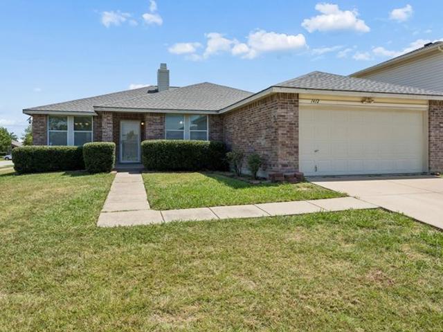 1412 Sunflower Ct, Burleson, TX 76028