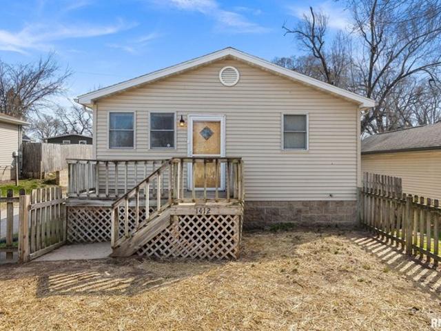 1412 S 13th St, Pekin, IL 61554