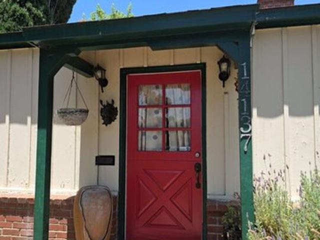 14137 Hamlin St, Los Angeles, CA 91401