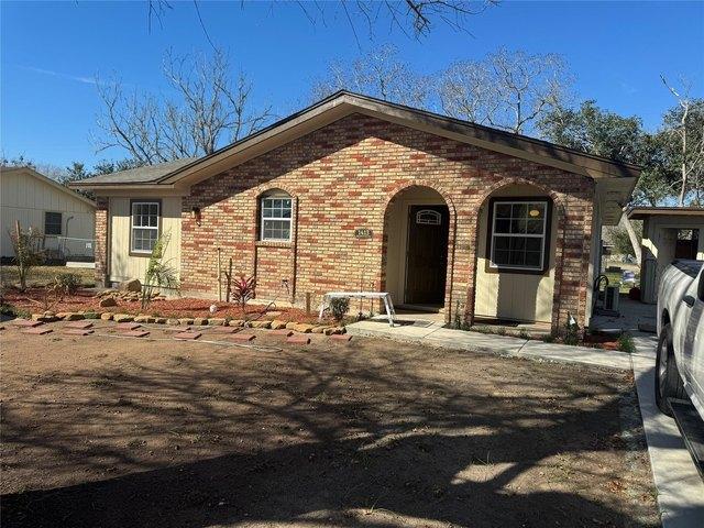 1413 Meadowview Dr, Port Lavaca, TX 77979