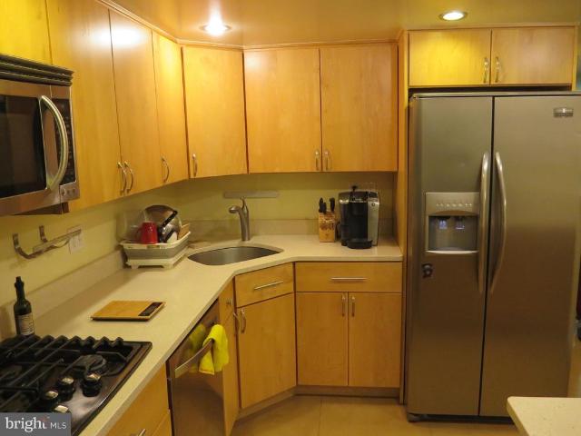 1413 Northgate Square # 1C
