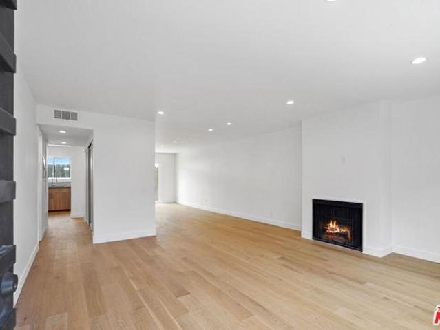 1413 Ocean Park Blvd #4, Santa Monica, CA 90405