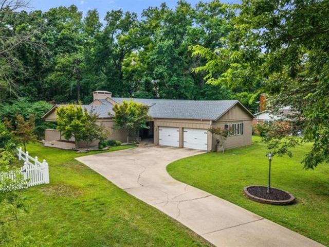 1413 Brookside Pkwy, Bartlesville, OK 74006