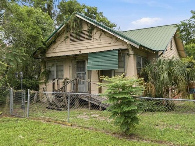 1413 E New York Ave, Deland, FL 32724