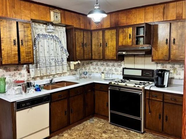 1413 Redwood Drive