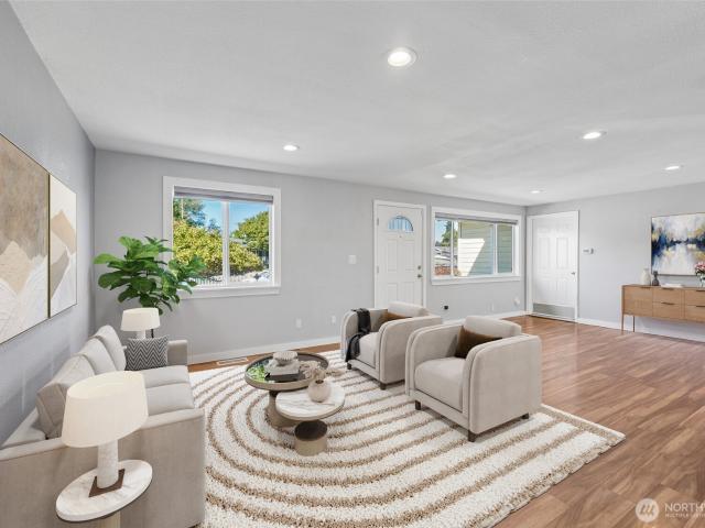 1413 S 276th Place