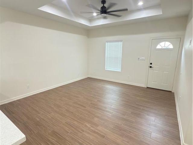 1413 Vine Avenue 3