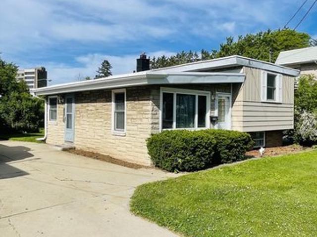 1413 Western Ave, Green Bay, WI 54303