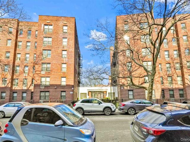 141 05 Pershing Crescent, Unit 516