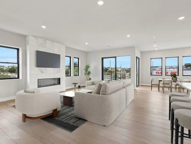 141 10th St, Marina, CA 93933